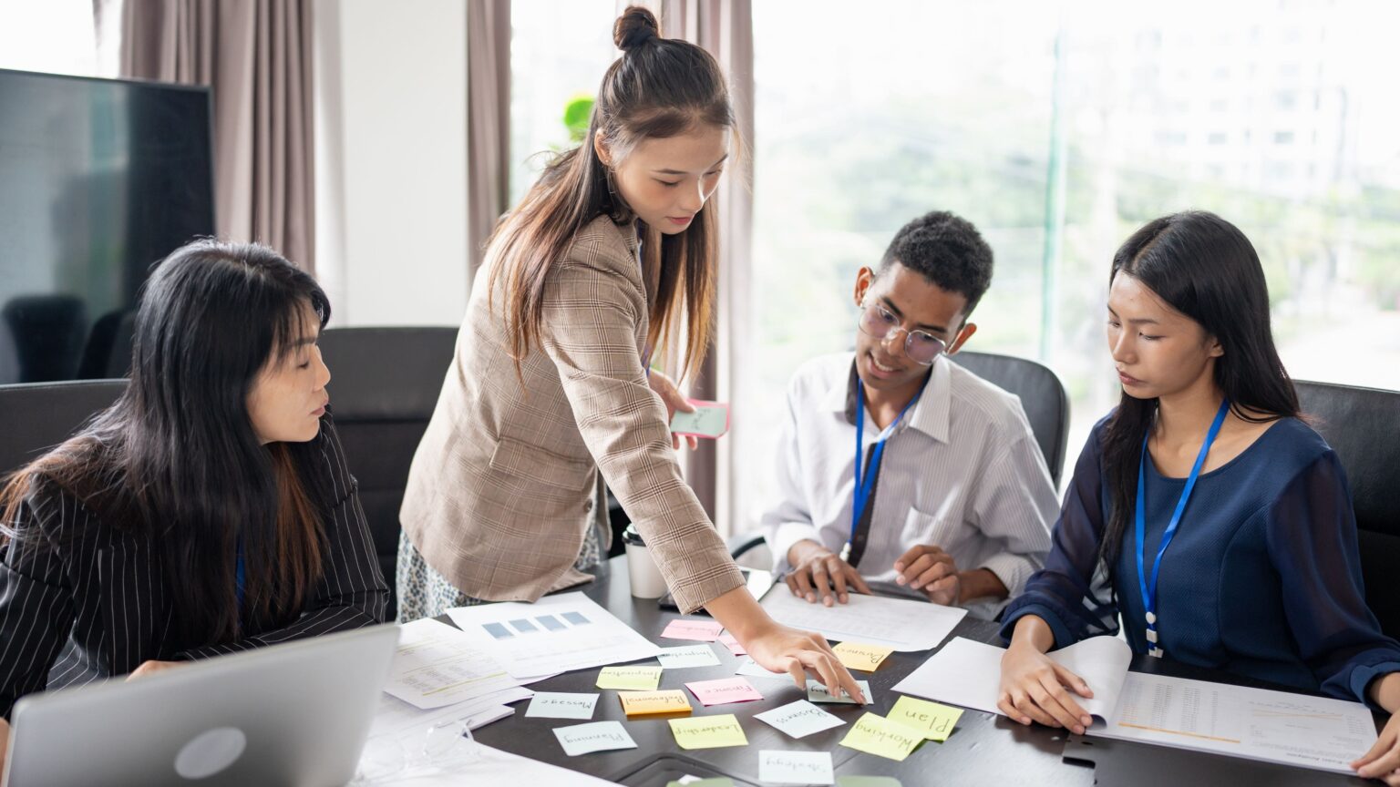 Overcoming Communication Barriers in Outsourcing - Guided Outsourcing